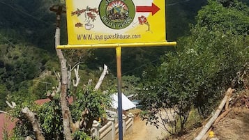Entrada do alojamento