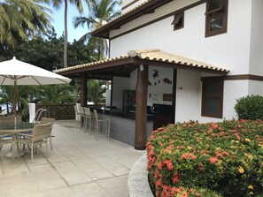 Bar junto à piscina