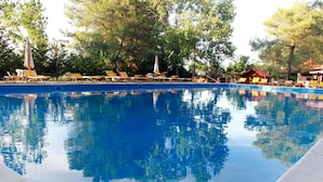 Piscina exterior sazonal 