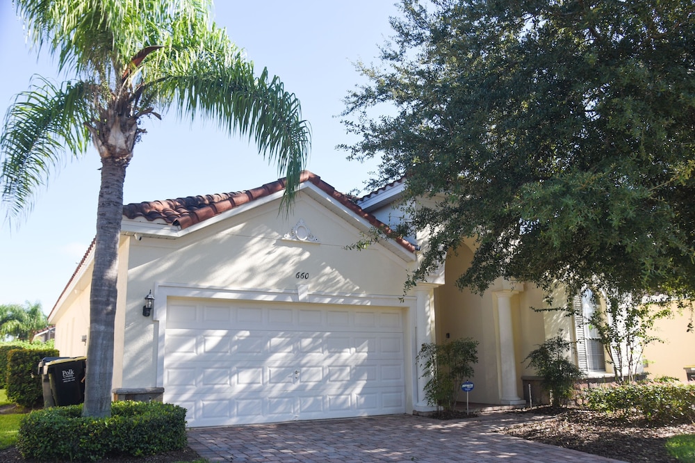 4 Bedroom Pool Home - Haines City, FL