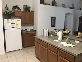 Casa, várias camas, piscina particular (Tinklers Rest) | Cozinha privada | Geladeira, micro-ondas, fogão, lava-louças