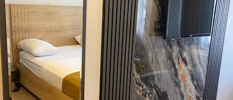 Quarto Individual | Secretária, Wi-fi grátis, roupa de cama fornecida