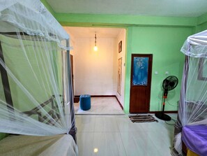 Quarto Twin Comfort | 1 quarto, roupa de alta qualidade, camas de colchão viscoelástico 