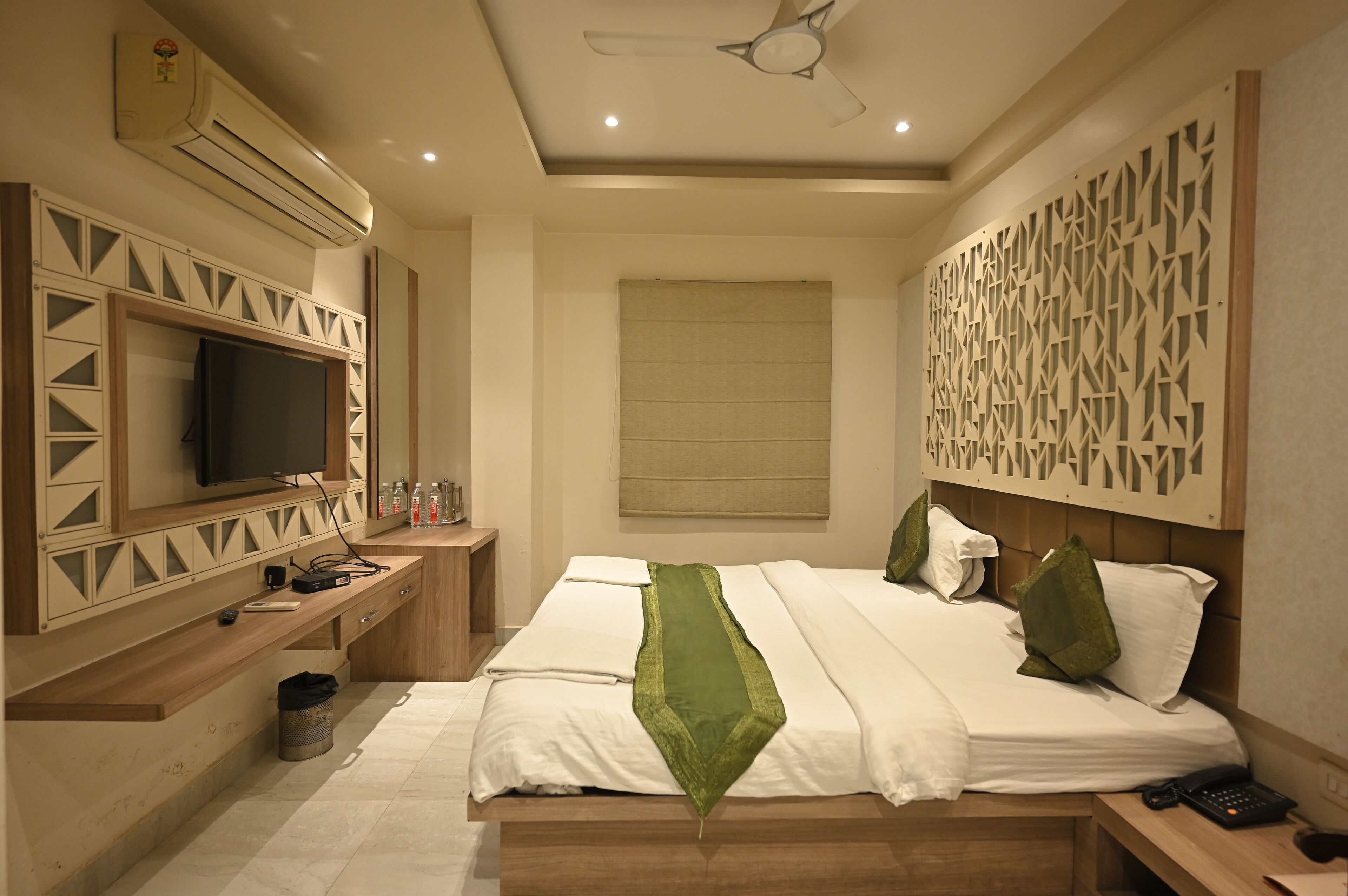 Quarto luxo | Wi-Fi de cortesia, roupa de cama