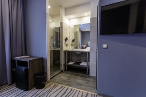Quarto Superior | Casa de banho | Um polibã, um secador de cabelo 