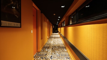 Quarto casal superior | Escrivaninha, cortinas blackout, quartos à prova de som