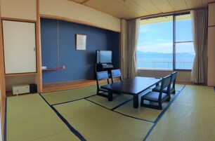 Quarto Tradicional, vista para o mar (Japanese Style) | Cofre no quarto 