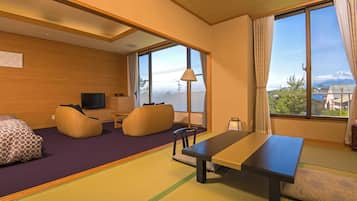 Quarto, vista para a montanha (Japanese Western Style, Fuji Mountain) | Cofres nos quartos