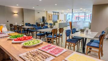 Pequeno-almoço takeaway diário incluído