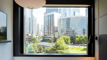 Quarto, 1 cama king-size (High Floor) | Roupa de alta qualidade, edredões de penas, camas de colchão pillowtop