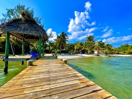 Terraço com espreguiçadeiras
