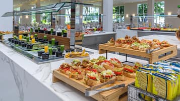 Café da manhã com buffet grátis todos os dias