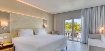 Senator Luxury Junior Suite Ocean View | Minibar, cofre no quarto, secretária, quartos insonorizados