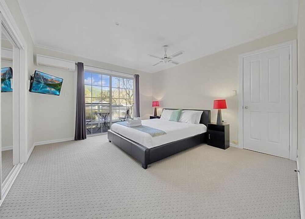 406 Back Porepunkah Road - Bright