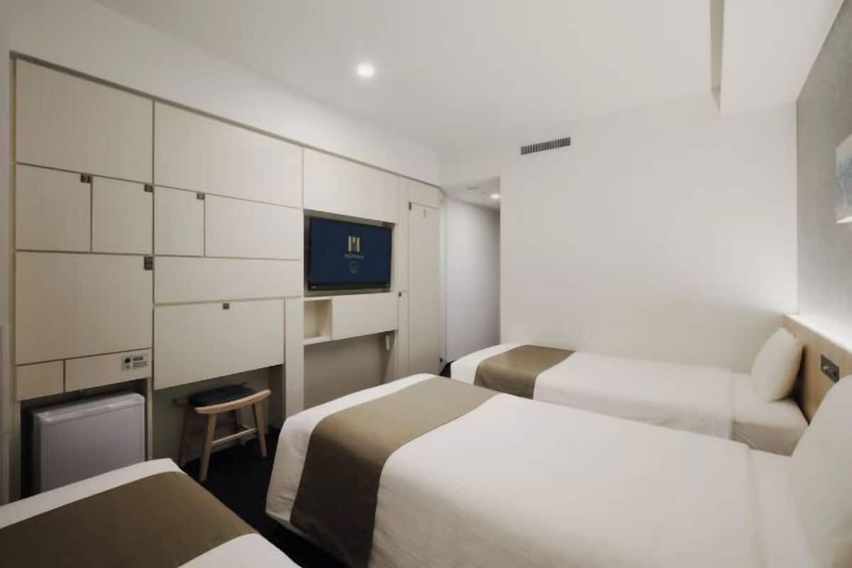 Cofres nos quartos, cortinas blackout, Wi-Fi de cortesia, roupa de cama