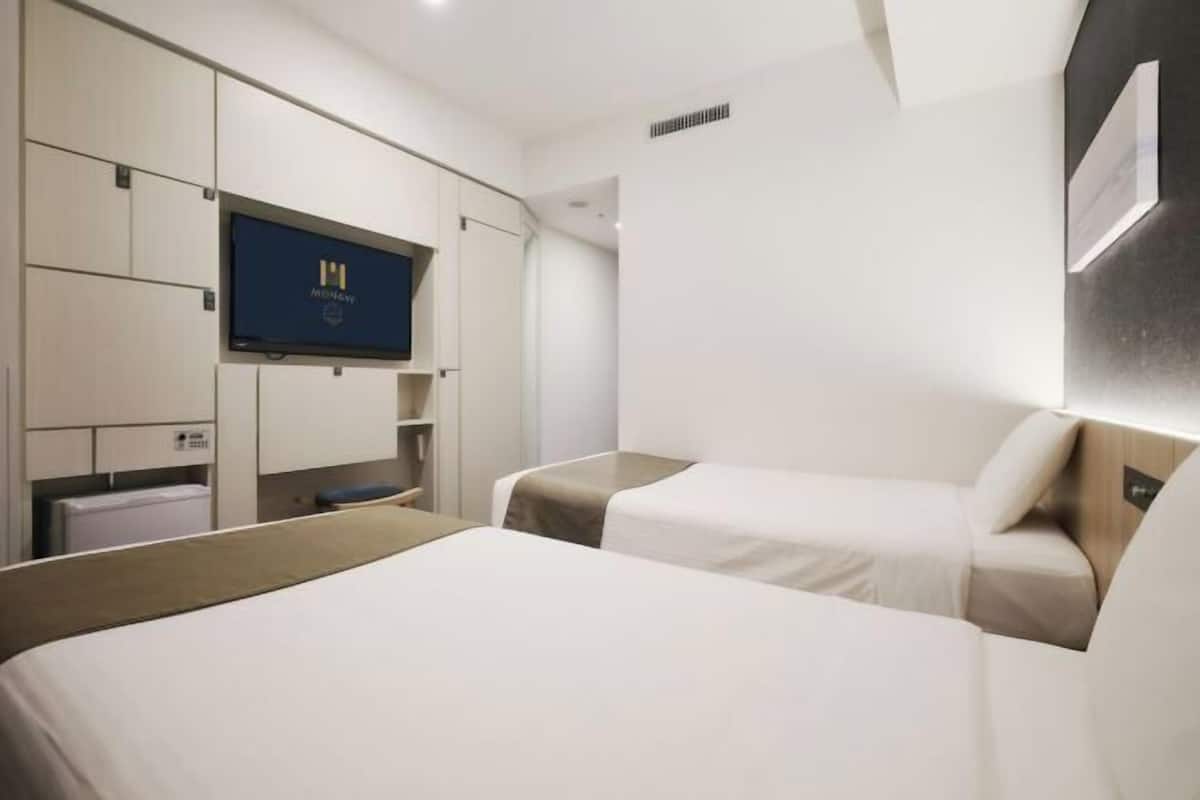 Cofres nos quartos, cortinas blackout, Wi-Fi de cortesia, roupa de cama