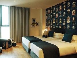 [Pet room] Deluxe Twin Room | Cofres nos quartos, escrivaninha, cortinas blackout