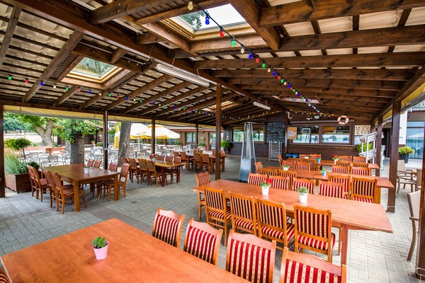 2 bares/lounges, um bar de praia