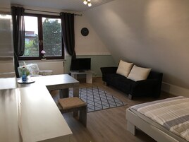 Quarto quádruplo (Gauss) | Escrivaninha, Wi-Fi de cortesia, roupa de cama