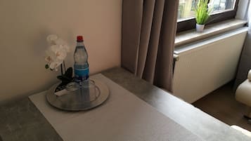 Quarto Familiar (Liesel) | Secretária, Wi-fi grátis, roupa de cama fornecida