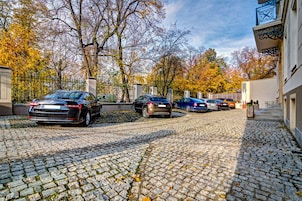 Estacionamento sem assistência (pago) (PLN 55 por dia)