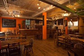 Cortinas blackout, Wi-Fi de cortesia, roupa de cama