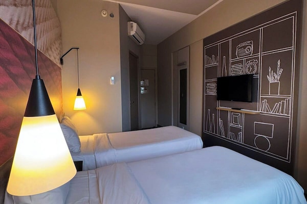 Apartamento Standard, 2 camas individuais | Minibar, secretária, quartos insonorizados