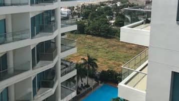 3 piscinas exteriores, guarda-sóis, espreguiçadeiras