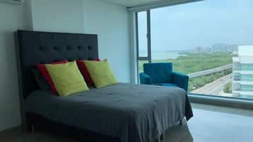 Apartamento família, várias camas, para não fumantes | 2 quartos, escrivaninha, cortinas blackout, Wi-Fi de cortesia