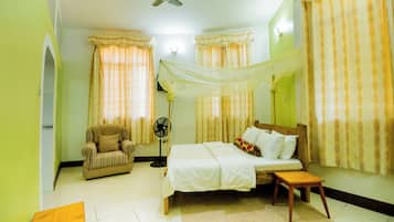 Cofre no quarto, cortinas/cortinados opacos, Wi-fi grátis