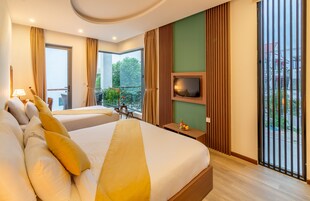 Quarto Familiar, varanda, vista para a piscina | Televisão