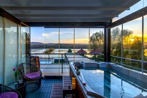 Camas de colchão viscoelástico, minibar, cofre no quarto, secretária 