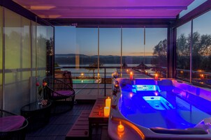 Villa Deluxe | Camas de colchão viscoelástico, minibar, cofre no quarto, secretária 