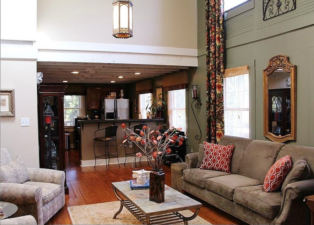 Amazing Unique Athens Condo In Renovated Church!  Walk To Downtown/uga/sanford - Athens, GA