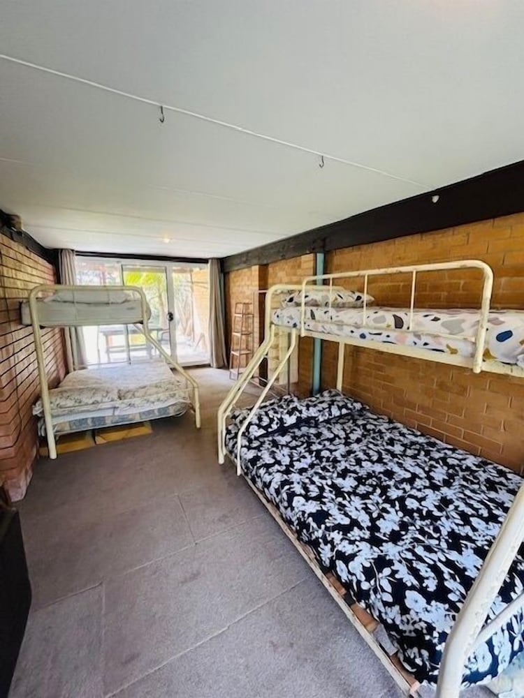 Large Holiday Home Opposite The Creek With Plenty Of Room For All The Family - Hat Head