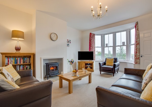 Mount House - Four Bedroom House, Sleeps 6 - Leyburn