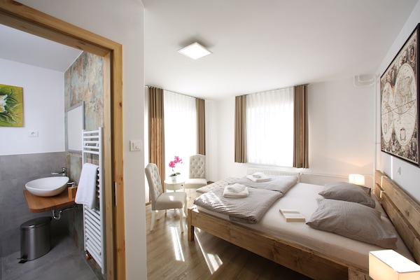 Quarto Duplo, varanda | Wi-fi grátis, roupa de cama fornecida