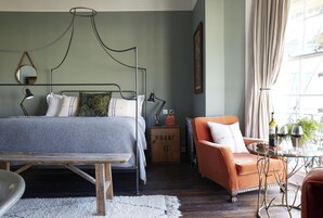 Quarto casal superior, sacada, vista para o mar | Roupas de cama premium, camas com colchões pillow-top, frigobar