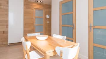Apartamento conforto | Cozinha privada | Geladeira, micro-ondas, cooktop, lava-louças