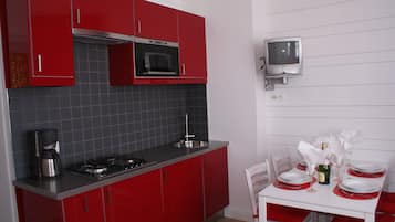 Apartamento conforto | Cozinha privada | Geladeira, micro-ondas, cooktop, cafeteira/chaleira
