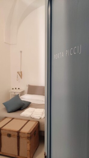Quarto Standard | Lençóis italianos Frette, edredões de penas, minibar, secretária 