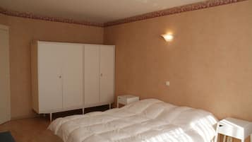 Apartamento, 2 quartos | 2 quartos, Wi-Fi de cortesia, roupa de cama