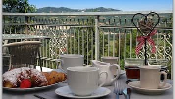 Café da manhã com buffet grátis todos os dias