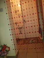 2 quartos, individualmente decorados, individualmente mobiliados