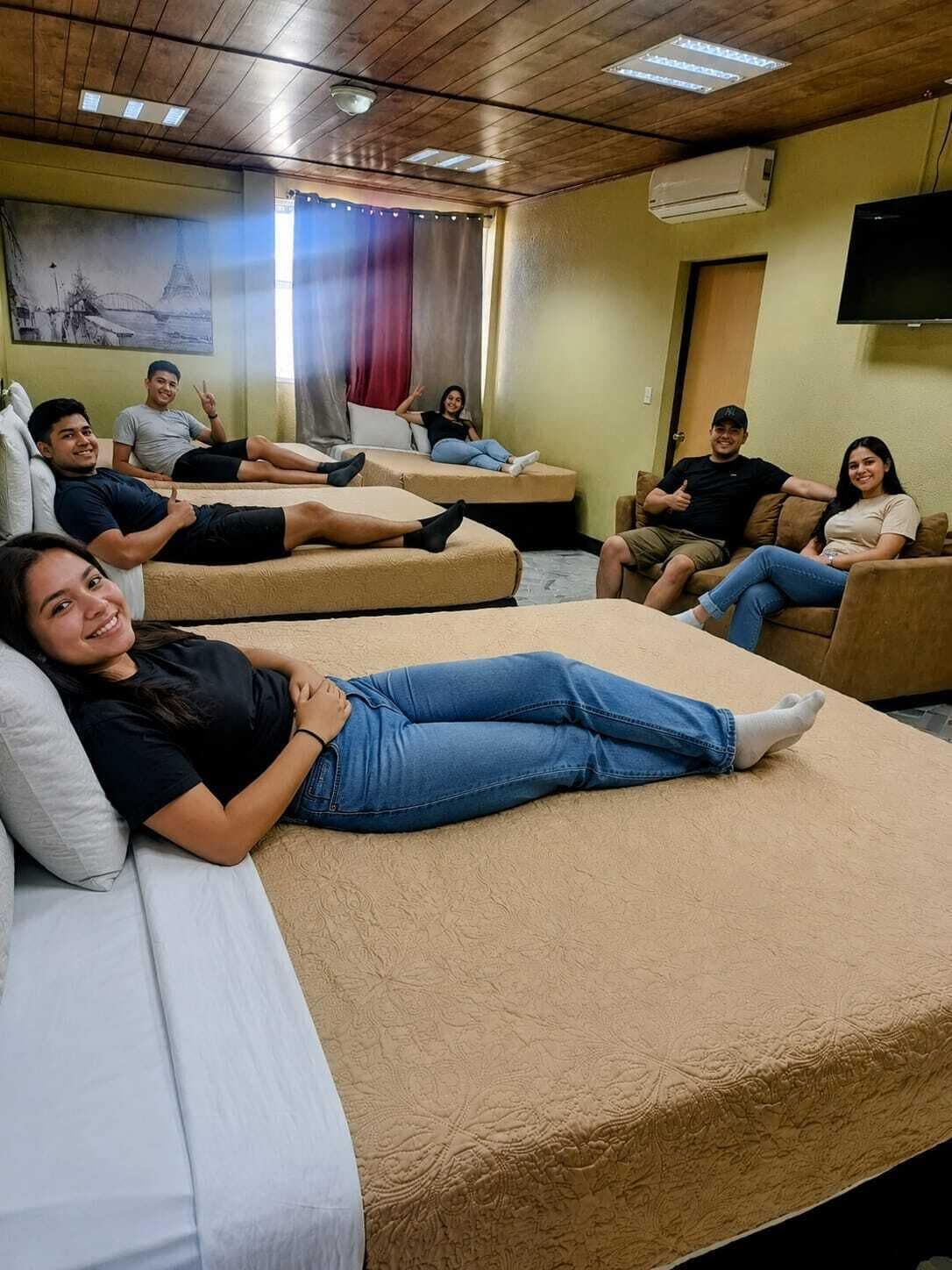 Superior Family Room(Up to 8 Guests) | Roupa de alta qualidade, edredões de penas, camas de colchão pillowtop 