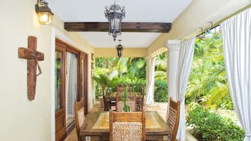 Villa, 1 cama king-size, não fumadores | Terraço/pátio interior