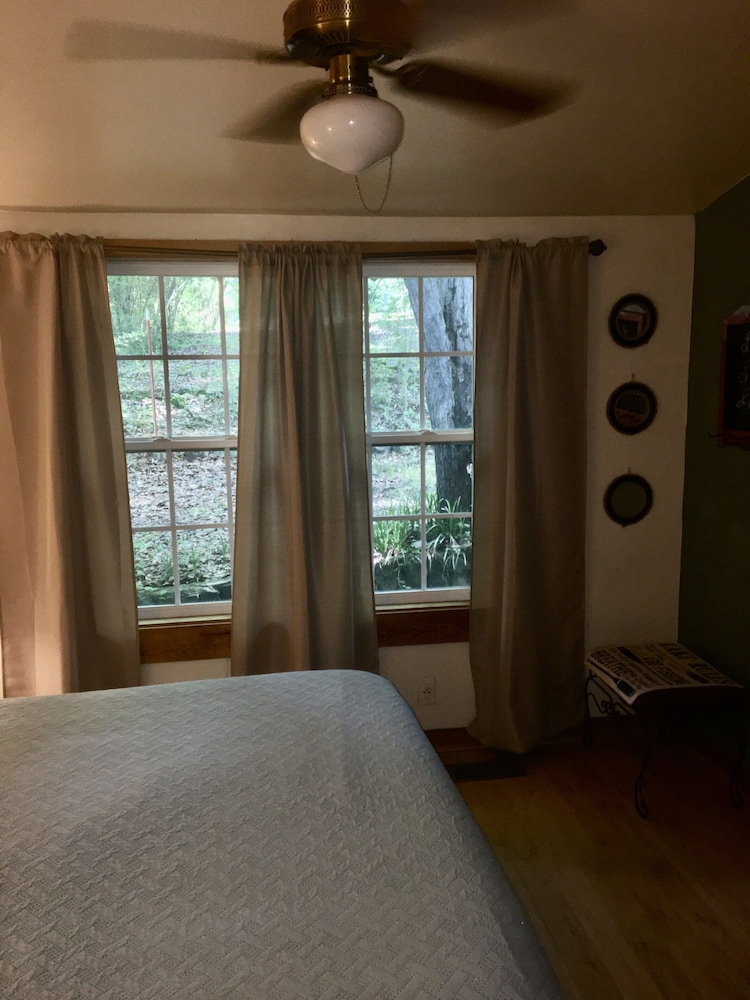 Beautiful Views Of Lake Catherine Cozy Comfy Quite Area Cabin Cottage - Hot Springs, AR