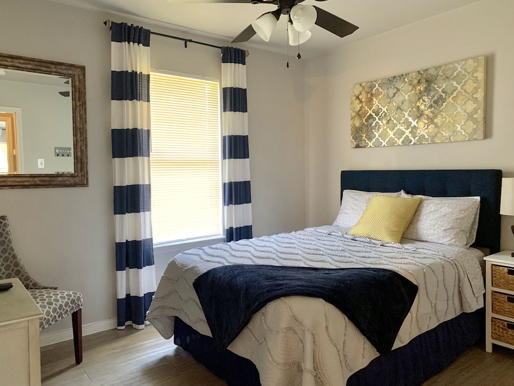 Checkerboard House 3 Bedrooms-sea World, Lackland - Alamo Ranch - San Antonio