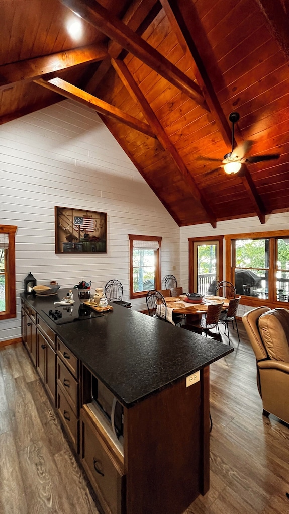 Waterfront Cozy Log Cabin Lake House - The Sunset Cabin - South Carolina