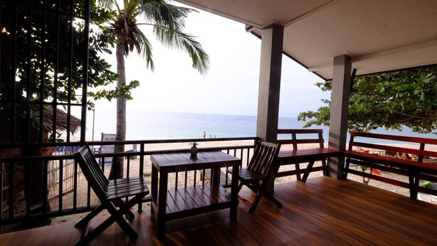 Beachfront Bungalow | Terraço/pátio interior